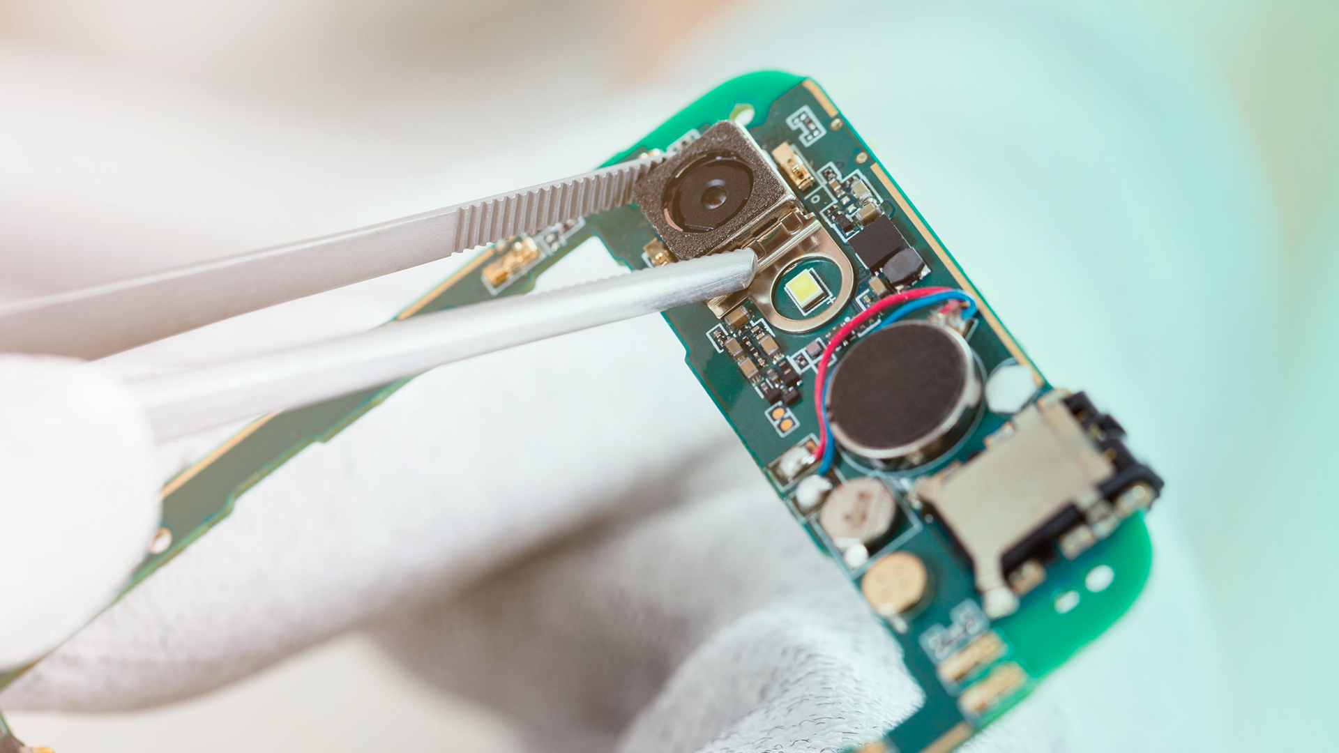 Como a placa de celular é feita? Você nem imagina - insinis